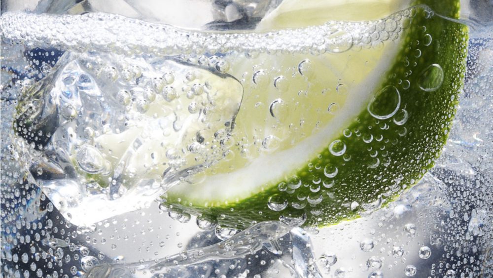 El particular origen del agua tónica, la bebida que combate la sed ...