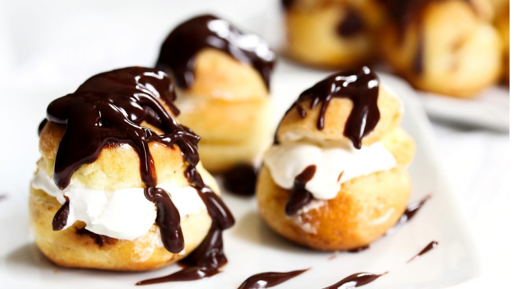 Profiteroles, la historia que pocos saben sobre el postre preferido de ...