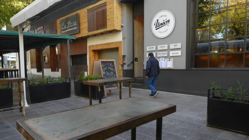 Mendoza: reabren restaurants y bares después de casi 70 días de ... Mendoza: reabren restaurants y bares después de casi 70 días de ...