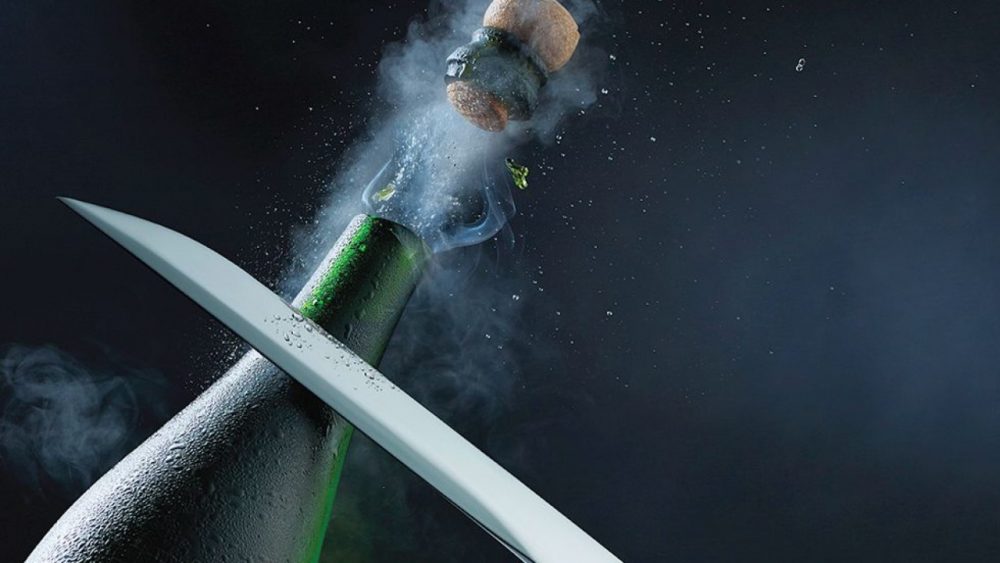 Sabrage: historia y secretos del ritual que usa un arma blanca para el ...