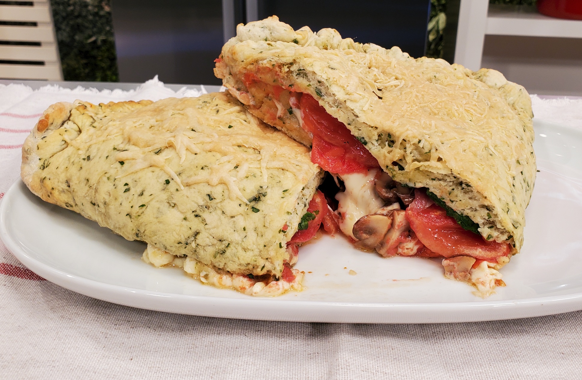 Calzones mediterráneos con masa de perejil - Cucinare
