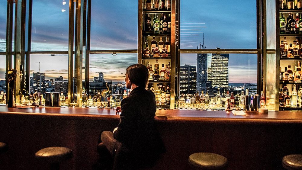 Messi y Antonela Roccuzzo comieron en uno de los bares más altos de ...