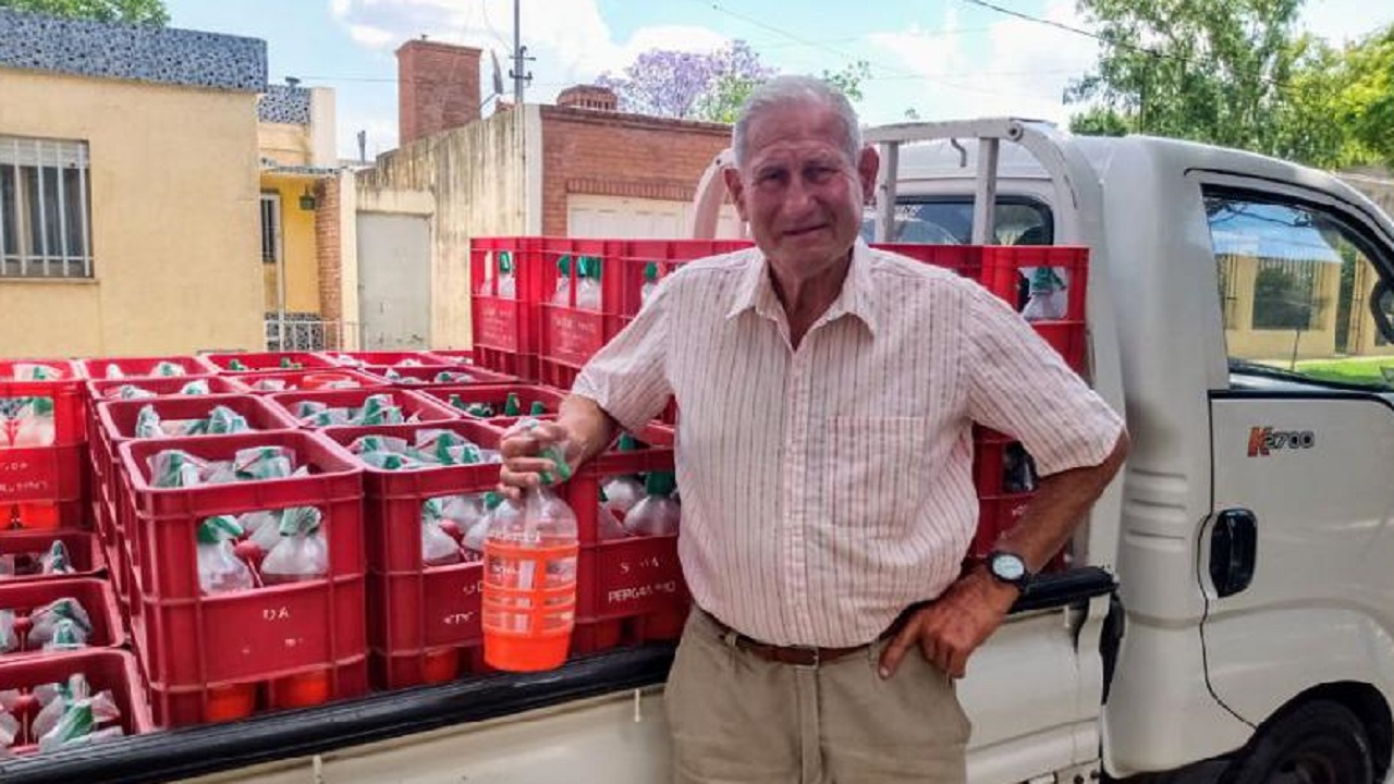 El sodero, un oficio que resiste con la entrega puerta a puerta de ...